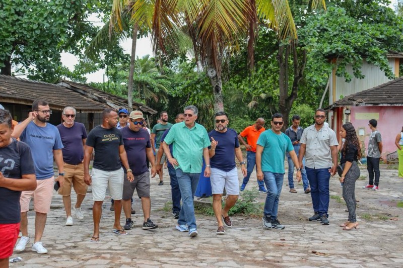 Mais um sábado de muito trabalho, em Porto Segur. Jânio vistoria obras ...